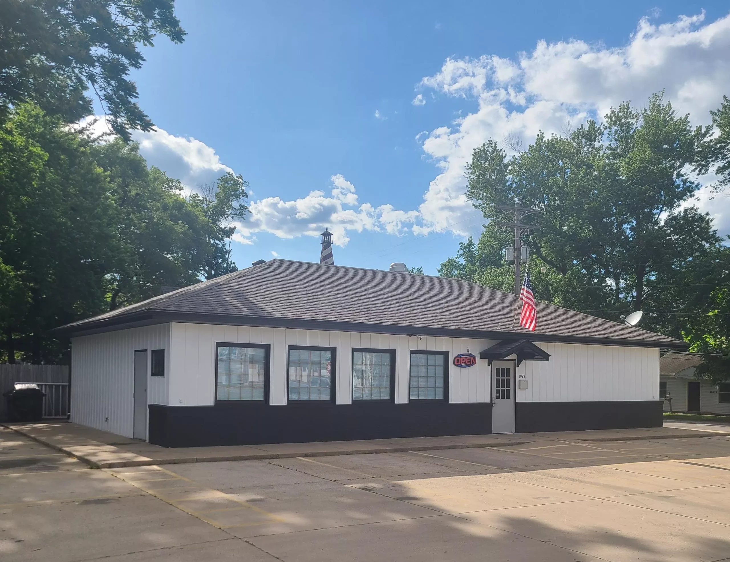 Fairgrounds Café opens on Peoria Road
